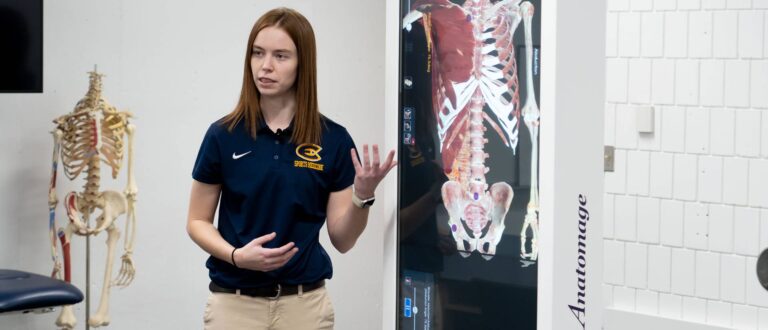 Virtual technology allows Blugolds to use digital cadavers in anatomy ...